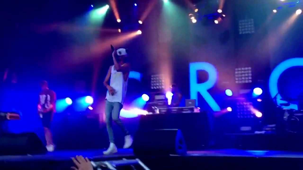 Cro - Open Air Tour 2013 (Berlin-Zitadelle) Intro, Hi Kids [HD] - YouTube