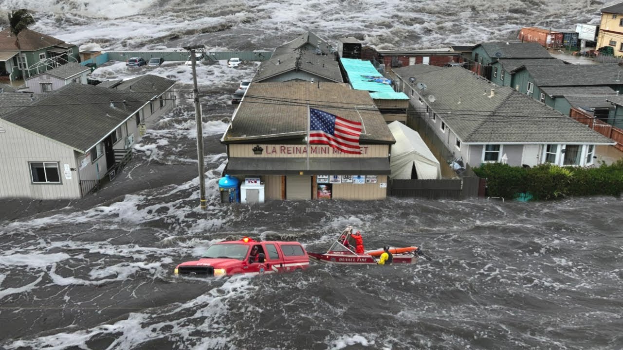 Mass Evacuation in Redding, California! 30 million Californians are at ...