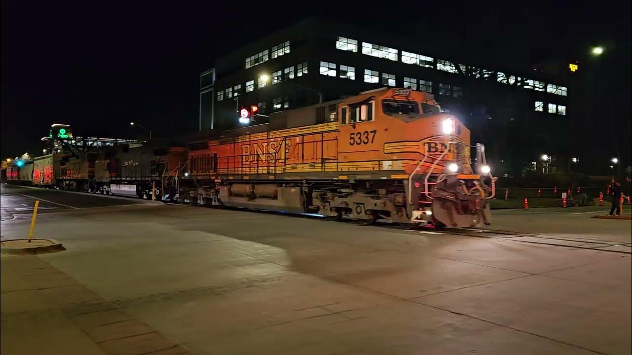 BNSF C44-9W 4729 Frankenbonnet Street running on BNSF Front Range Sub. - YouTube