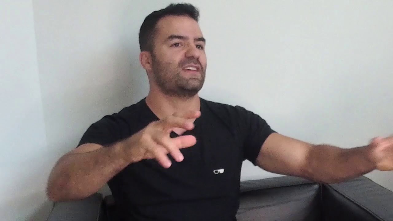 Entrevista com Arthur do Val - YouTube