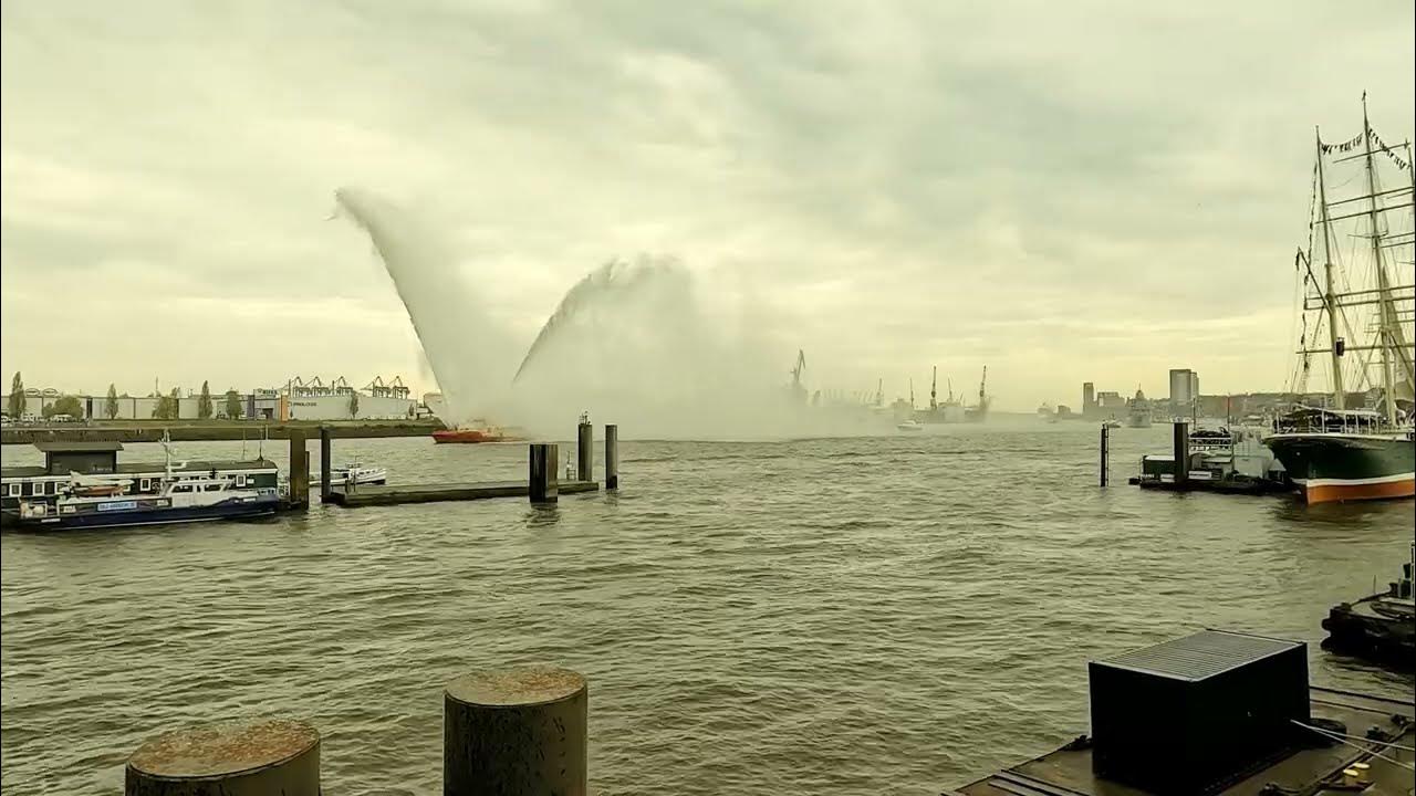 Hamburg, Rainy AMBIENT Video, Hafengeburtstag, Einlaufparade auf der Elbe - YouTube