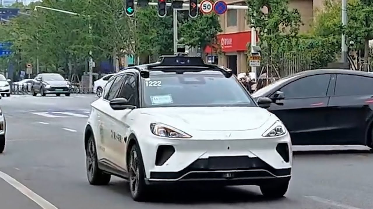 Apollo Go Experience: China's Autonomous Taxi Service/RoboTaxi - YouTube