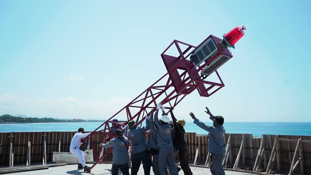 Pemasangan Rambu Suar Darurat di Pelabuhan Sanur. - YouTube