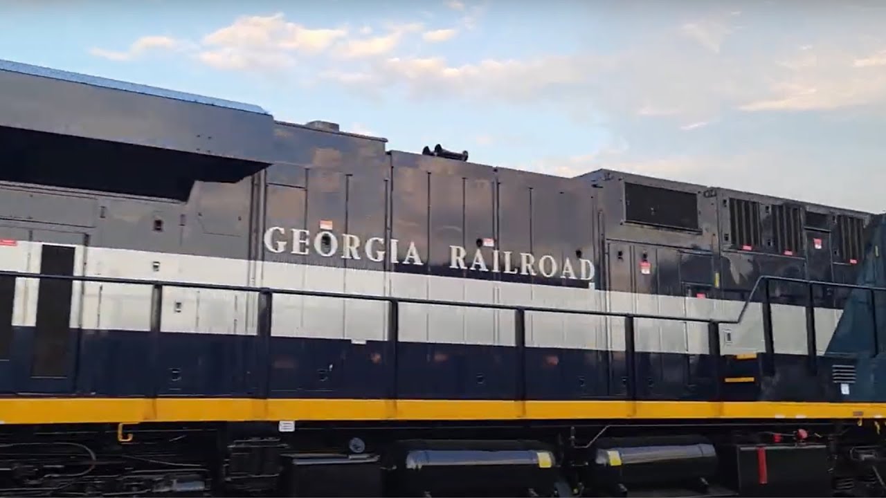 CSX's new heritage unit Georgia Railroad!!! - YouTube