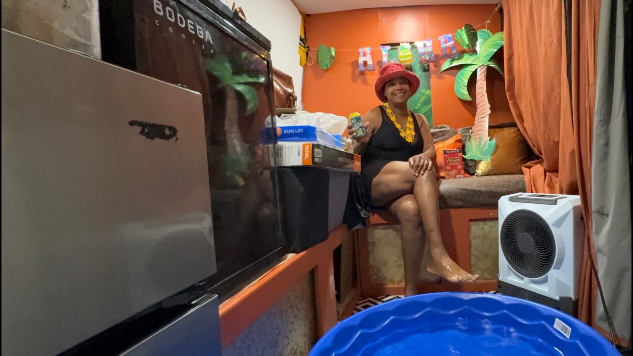 🔴 Van Life in VEGAS || Swimming Pool In My Van Pool side Fun 👀🫣🥰🤣🤷🏽‍♀️😜 ...
