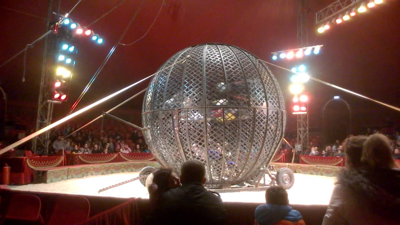 Circo Luna Sirki motor gösterisi - YouTube