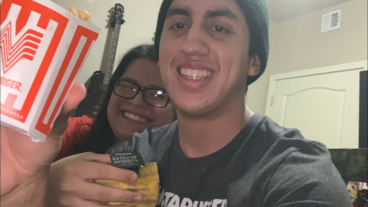 Kevin Eats the Chili Cheese Burger - YouTube