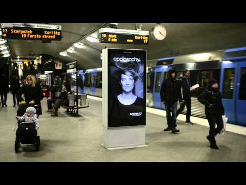 Metroda ilginç reklam görenleri şaşkına çevirdi