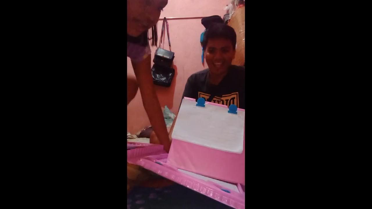 ipakita daw nya Ang bagong super Mega art set nya....edi meow - YouTube