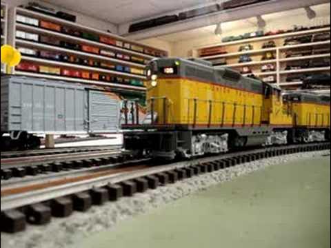 Lionel UP GP7 - YouTube