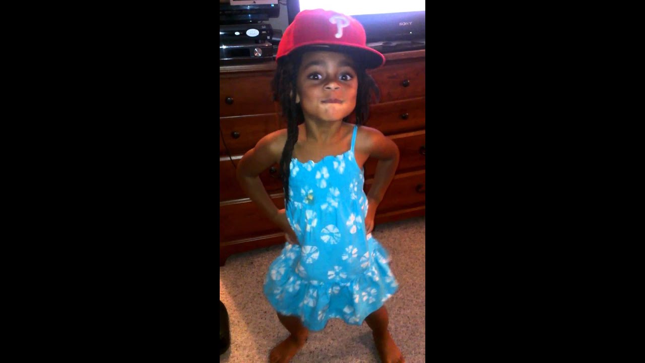 Dat baby dancing - YouTube