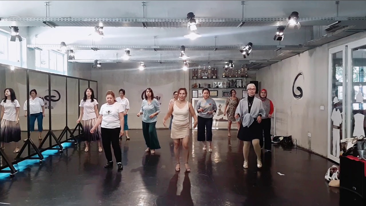 1,2,3 Beginner Mambo - line dance - YouTube