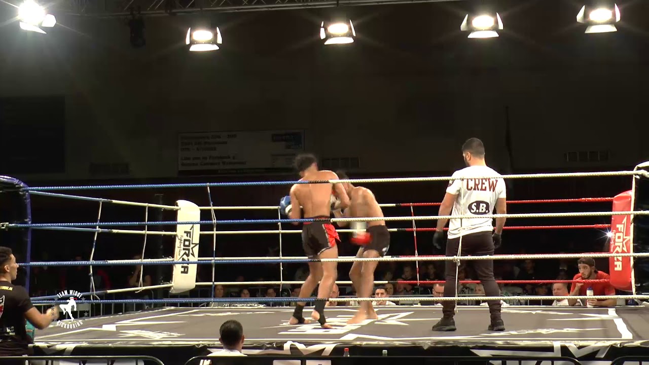 Kickboxing Fearless 9. Jess van Hunen vs Bilal Elasri. - YouTube