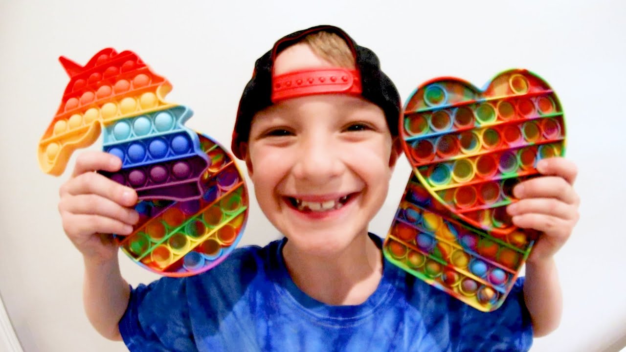 FATHER SON BEST FIDGET TOY EVER / Pop-Its - YouTube