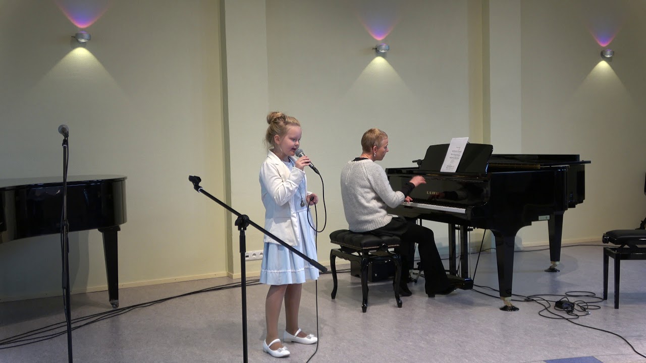 Kristel Haldja Tross "Luuletava siili laul" Olav Ehala/Joel Sang - YouTube