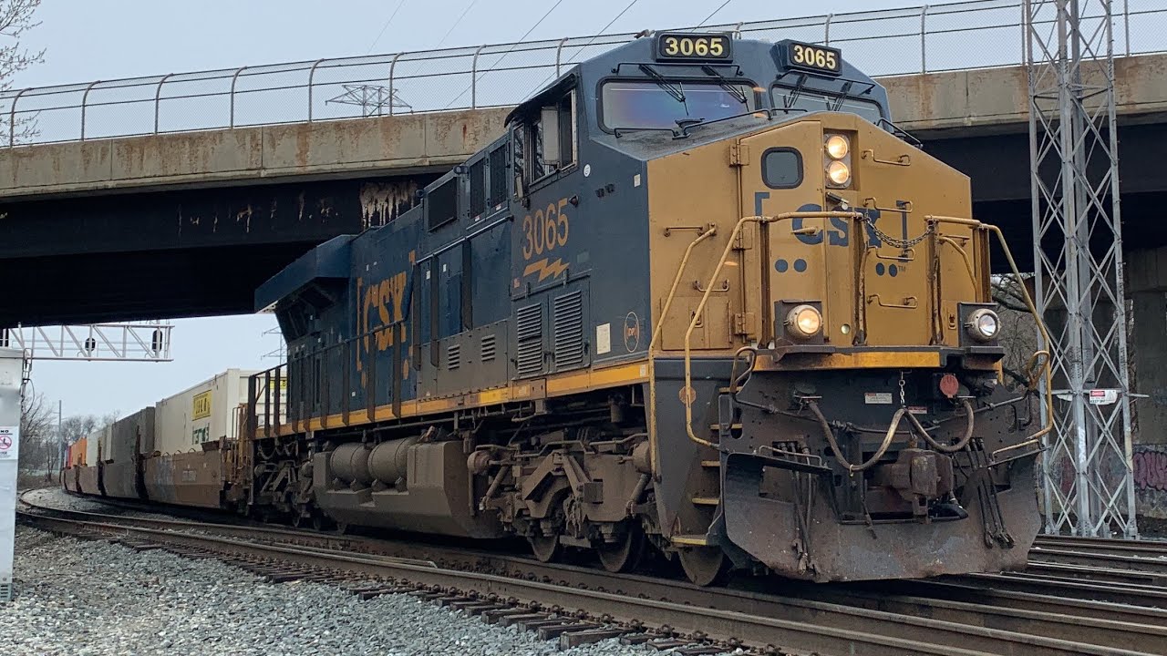CSX I032-23 with 3065 Leading - YouTube