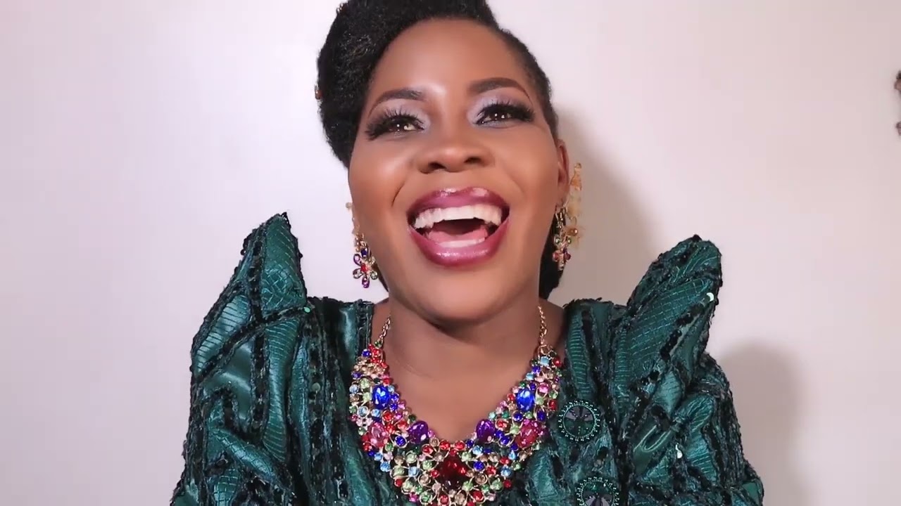 Cissy welcomes John Home - YouTube