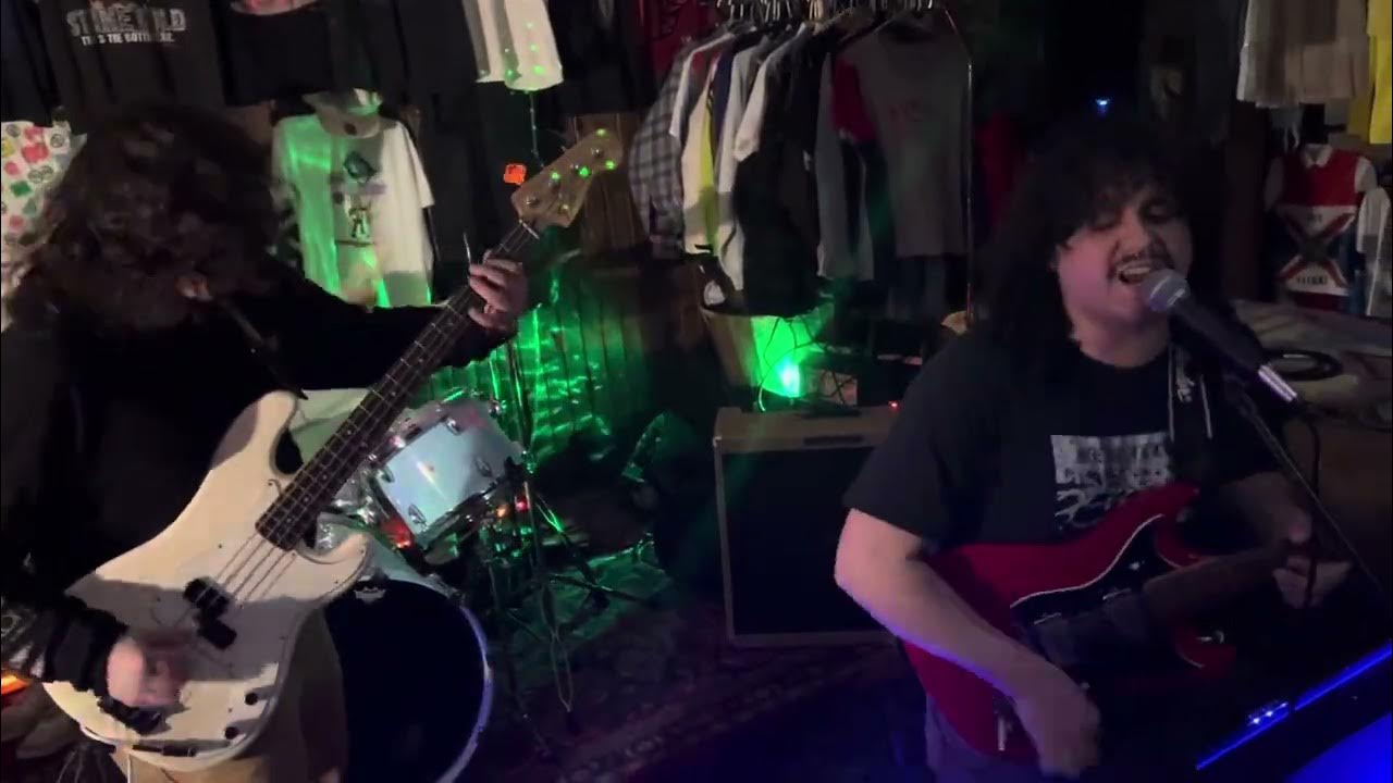 Cough n’ Flop - “Die” live @ Hilltop Closet (January 19th, 2024) - YouTube