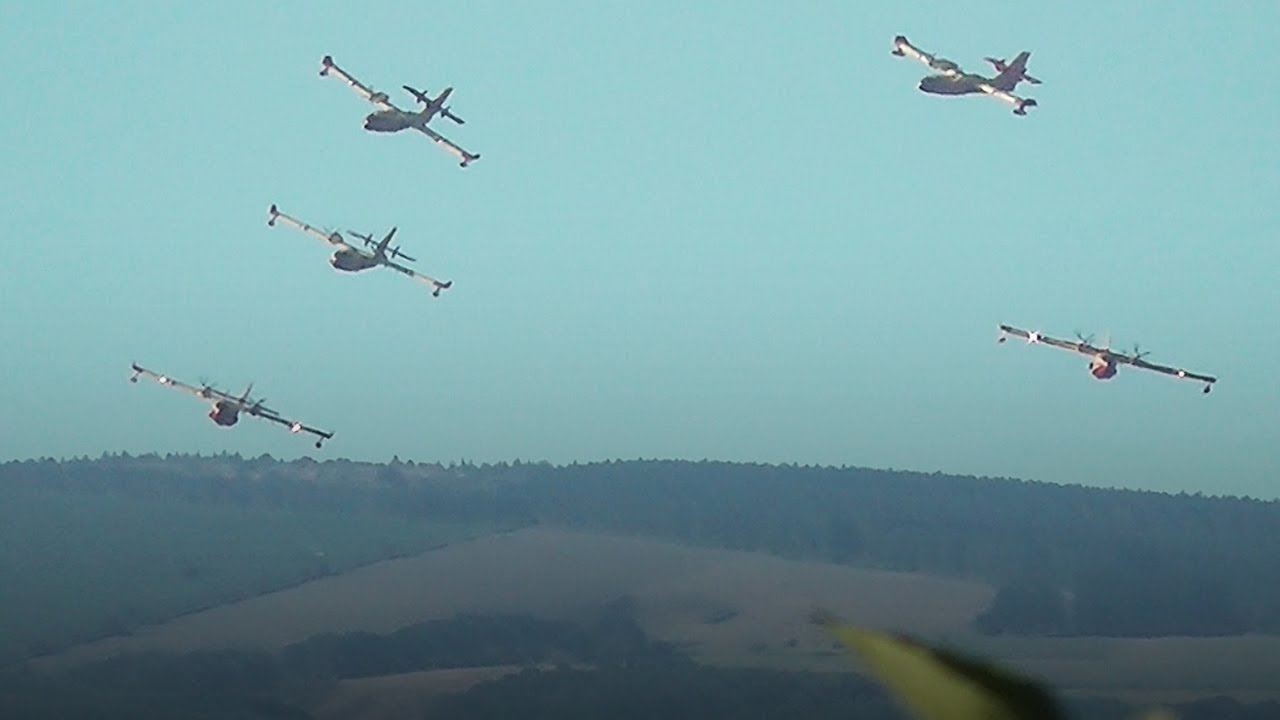 AMAZING FRENCH CANADAIR IN ACTION 🇫🇷 - YouTube