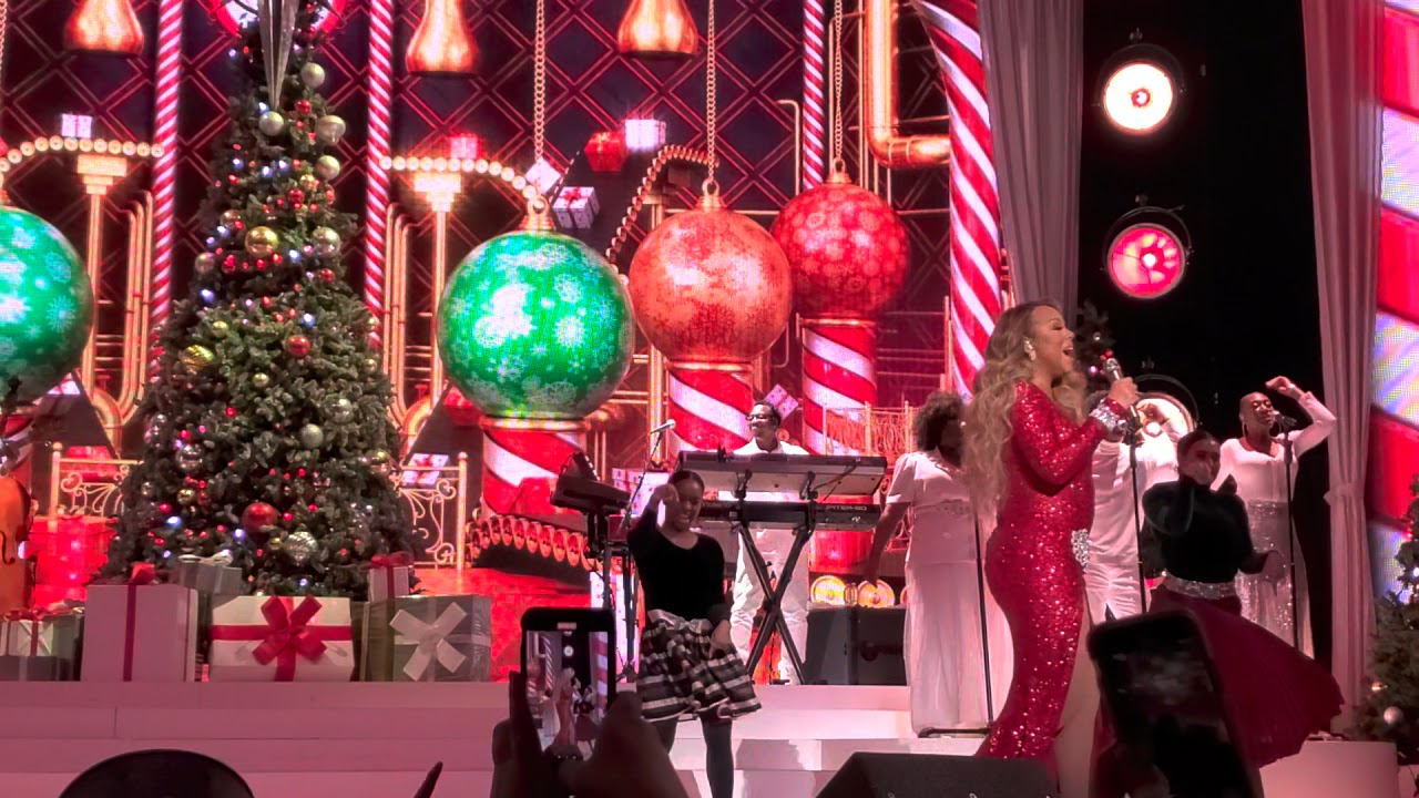 Mariah Carey - Oh Santa! (Live On Madison Square Garden 12-15-2019 ...
