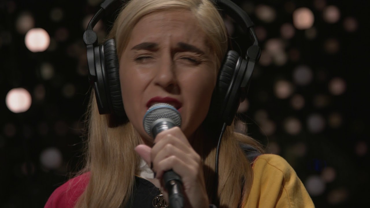 Nite Jewel - Part Of Me (Live on KEXP) - YouTube