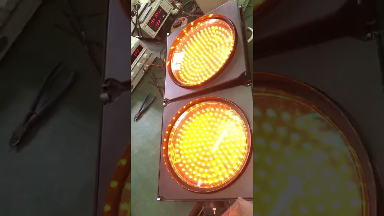 Testing to the warning flash traffic light - YouTube