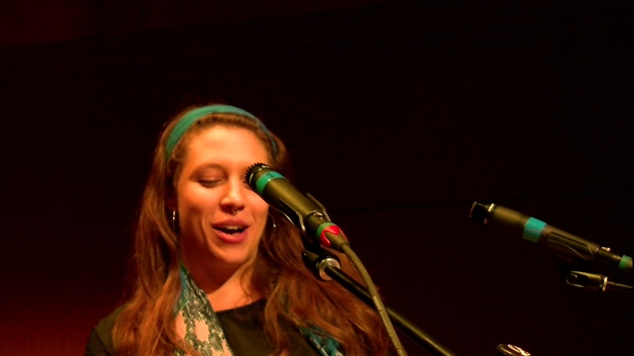 Emily Moore "Traveling for Connections " at Ignite Boulder 39 - YouTube