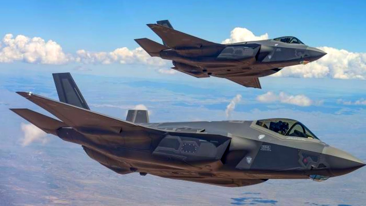 USAF F-35 exiting the mach Loop in style - YouTube