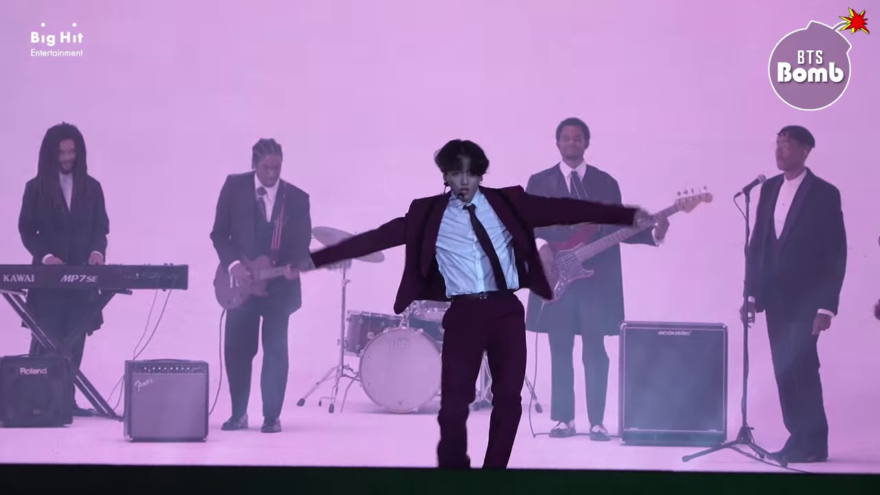 BTS stage performance ' dynamite' - YouTube