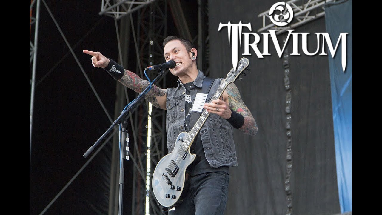 Trivium's Matt heafy stops song to break up a fight - YouTube