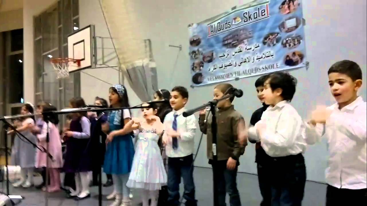 BH. klasse fra Al Quds skole synger baba telefon.mp4 - YouTube