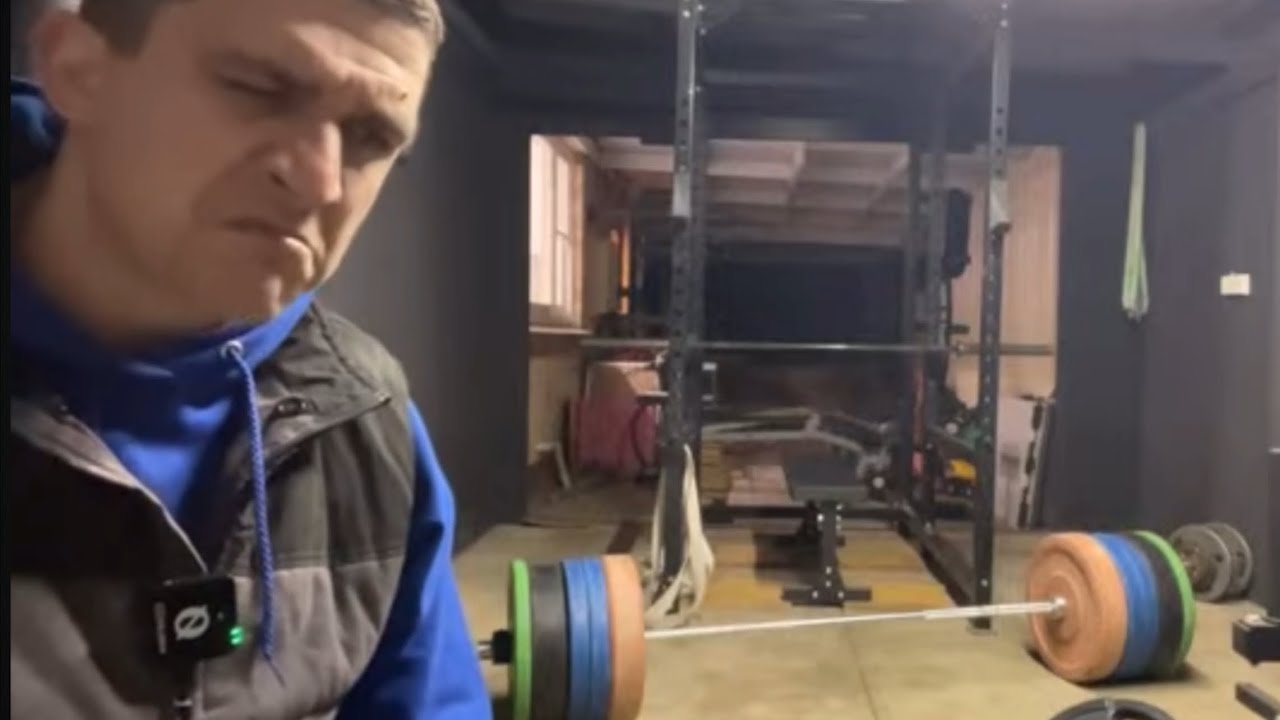 Bodybuilder vs Monk - YouTube