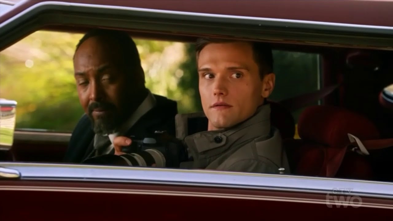 The Flash 4x10 Joe and Ralph try to set up Devoe and his Wife - YouTube