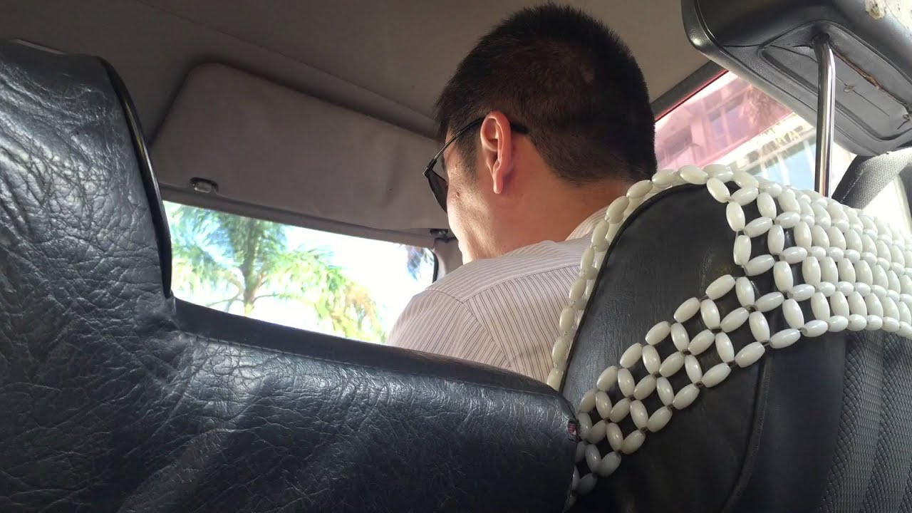 Singing Hong Kong Taxi Driver - YouTube