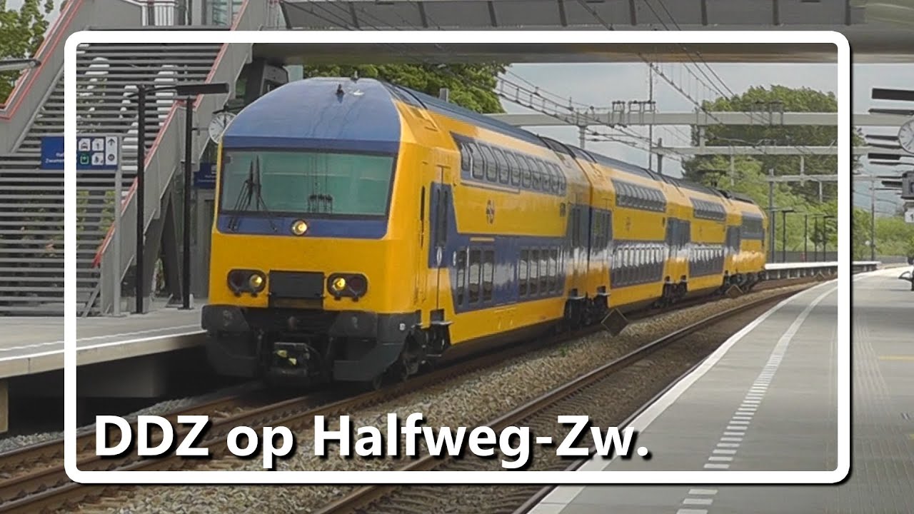 Kruising DDZ op station Halfweg Zwanenburg! - YouTube