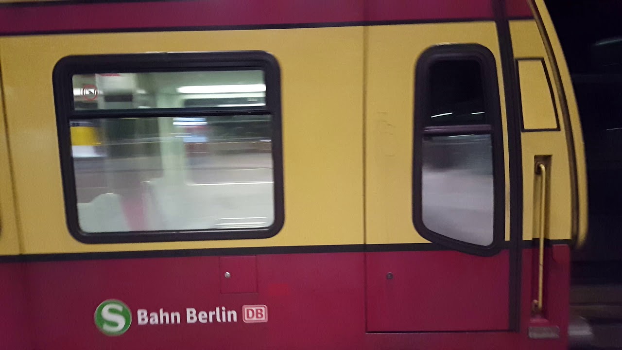 Berlin S-Bahn in Berlin Südkreuz (S) (Oben): S45 Berlin-Schönefeld ...