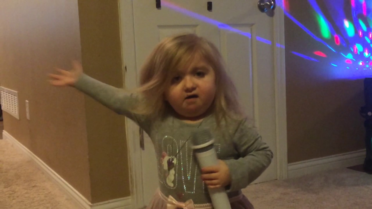 Taylor Swift As A Child Singing