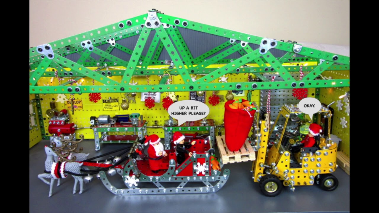 MECCANO MEN HELP SANTA OUT AT CHRISTMAS - YouTube