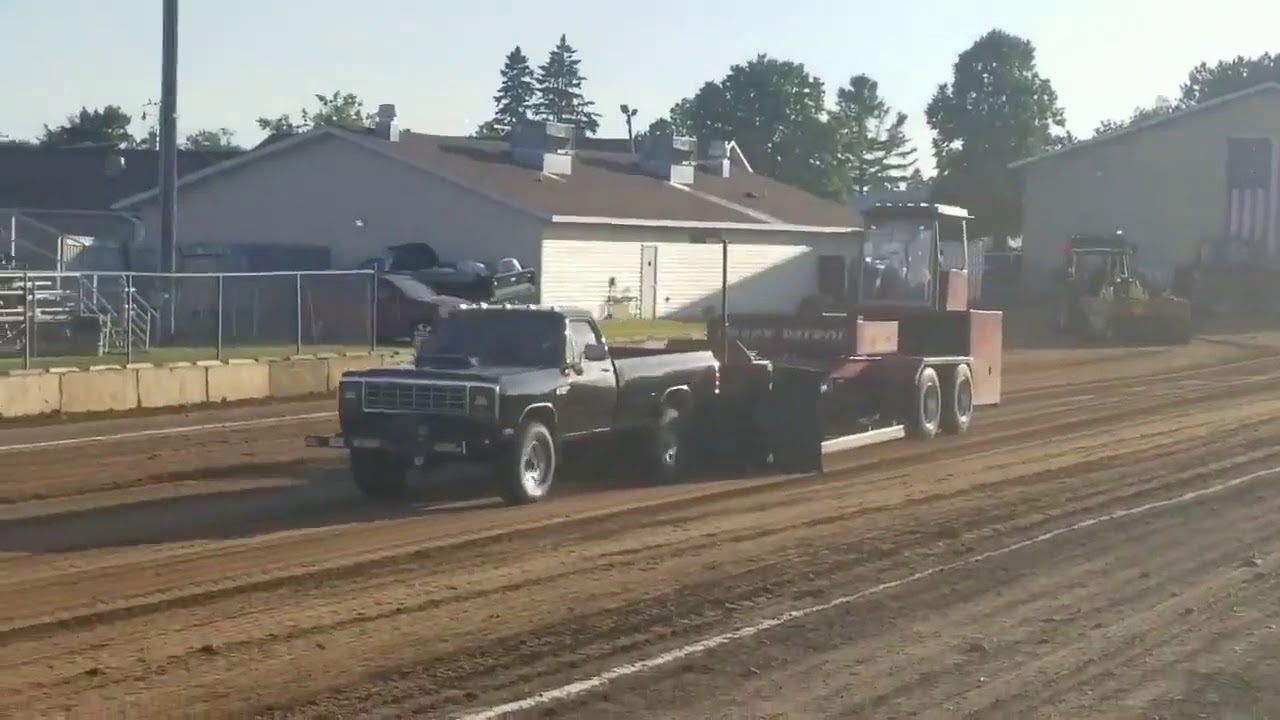 1984 Dodge big block truck pull Medford Wisconsin - YouTube