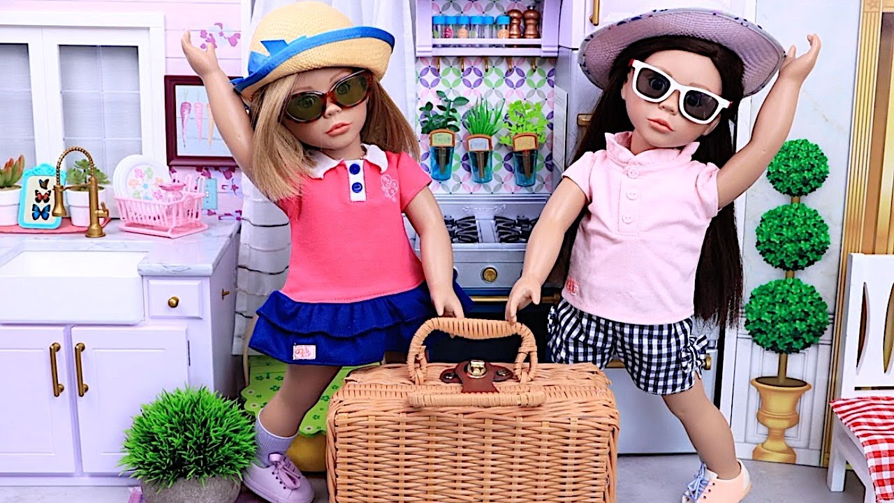 Doll Sisters Make Yammy Sandwiches for Picnic Family Day Out! - YouTube