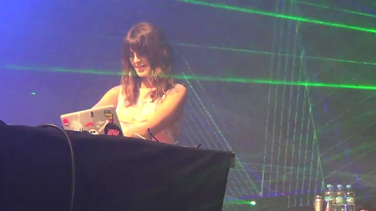 |HDTV| Silvina Luna DJ - Accenture Fest 2013 - YouTube