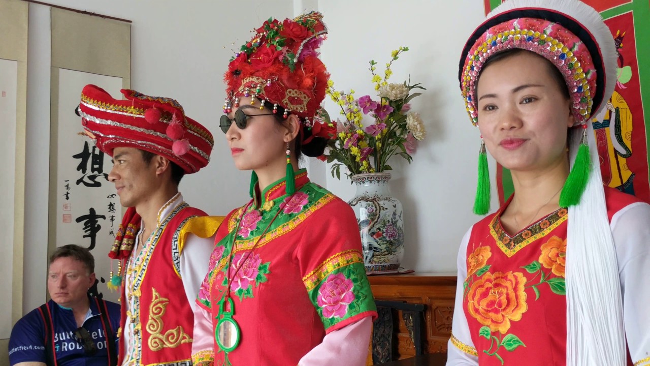 Ethnic Bai marriage traditions at Yan's Compound of Ethnic Bai, Xizhou ...