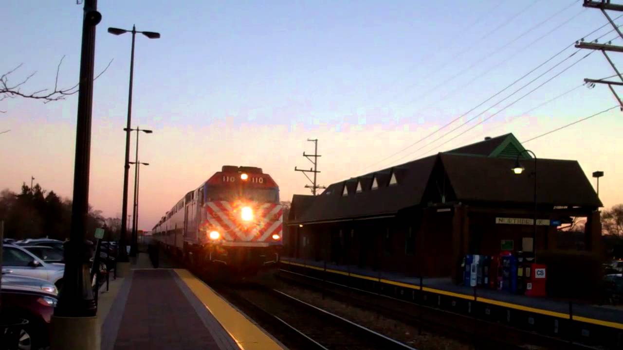 Metra EMD F40PH-3kfisb 110 MDNL 2135 Northbrook Metra station - YouTube