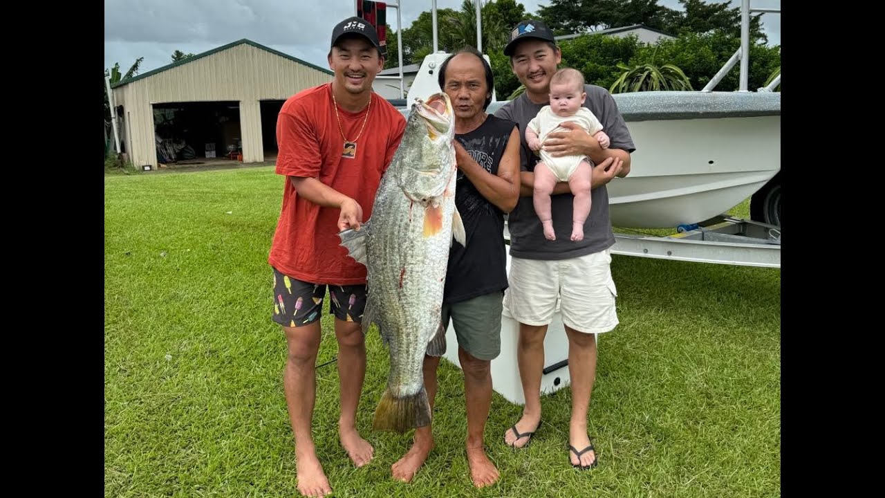 Paj Txos Thoj Hmong Australia Catch Monster Barramundi - YouTube