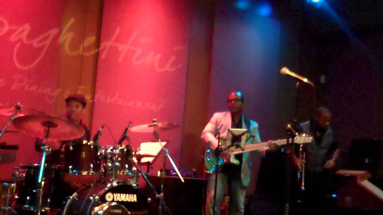 Lin Rountree performs Something Good live at Spaghettini - YouTube