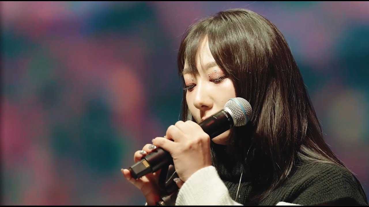 Iris Kymm (아이리스킴) - 'Plastic' live at 2022 IRIS SOLO CONCERT - YouTube