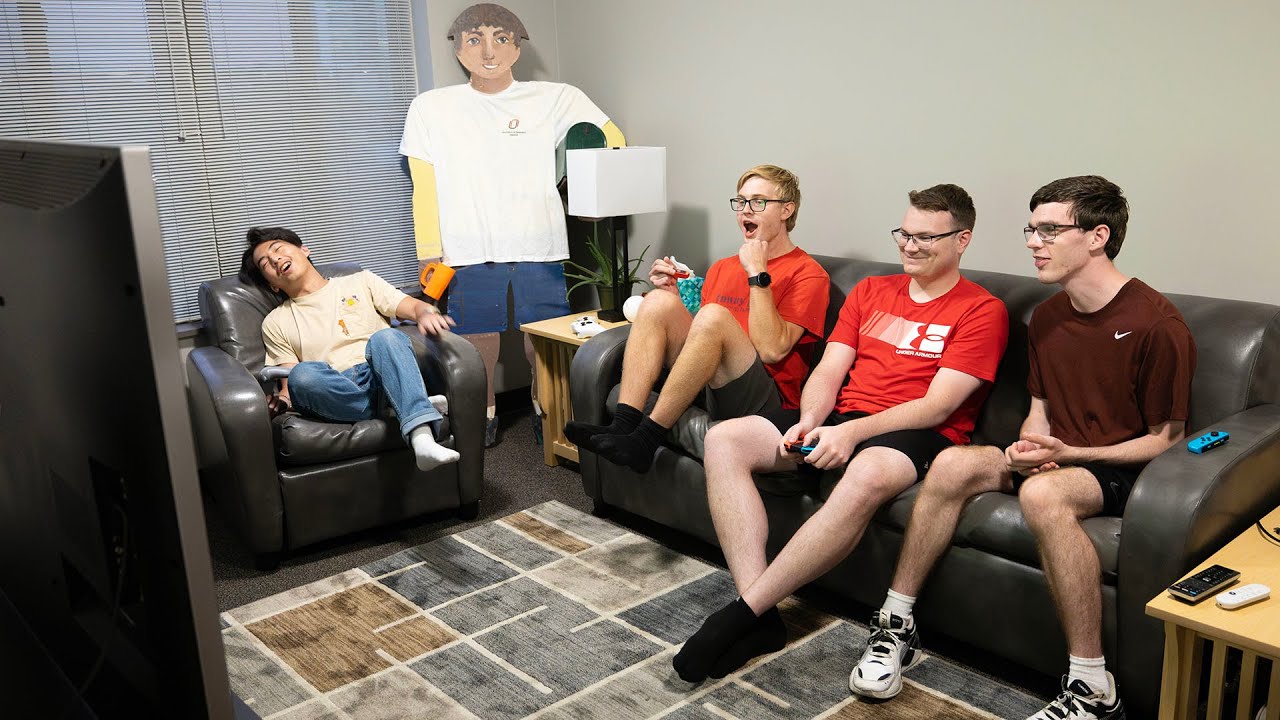 How Four UNO Students Turned Their Dorm into a Home - YouTube