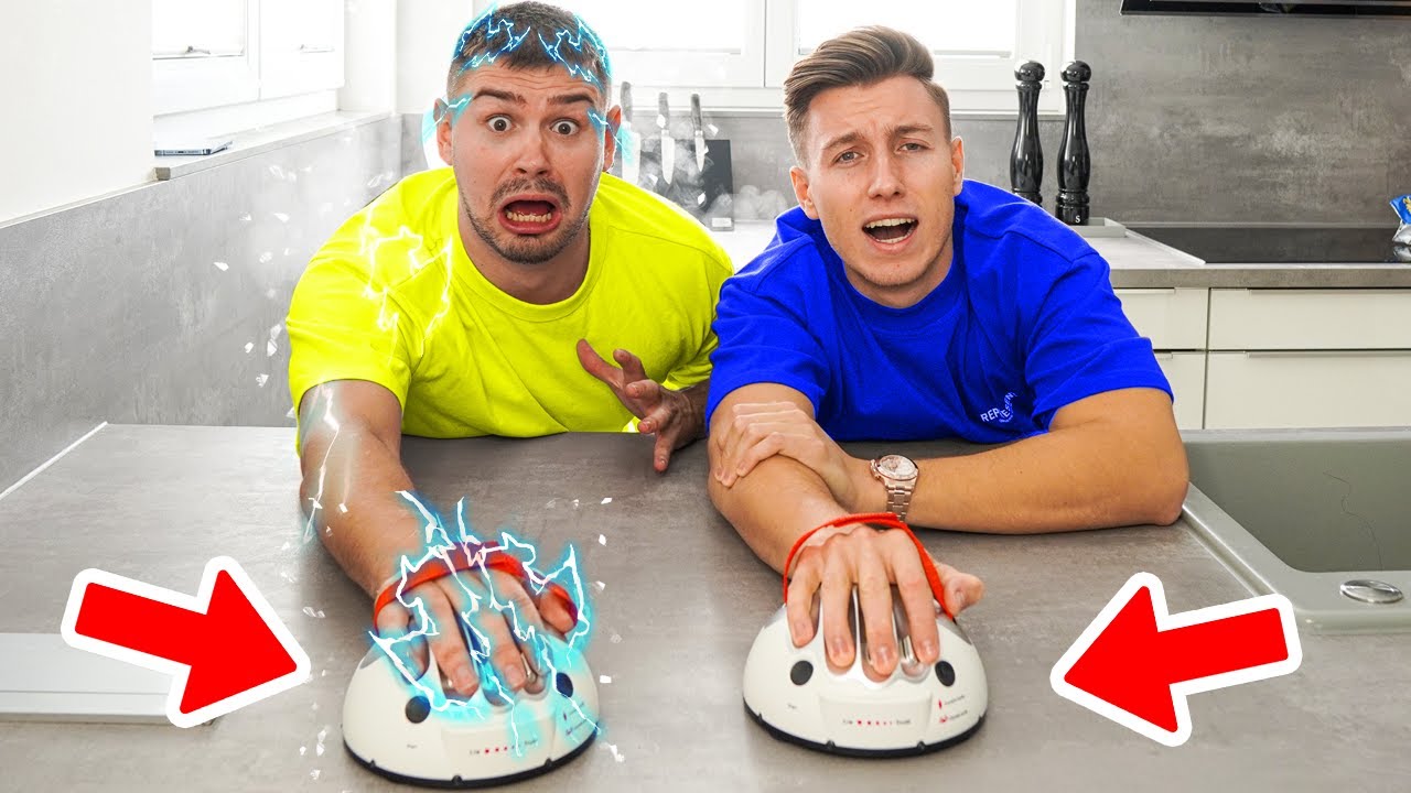 WER LÜGT, WIRD GESHOCKT! ⚡️ CHALLENGE (iCrimax vs. Russik) - YouTube