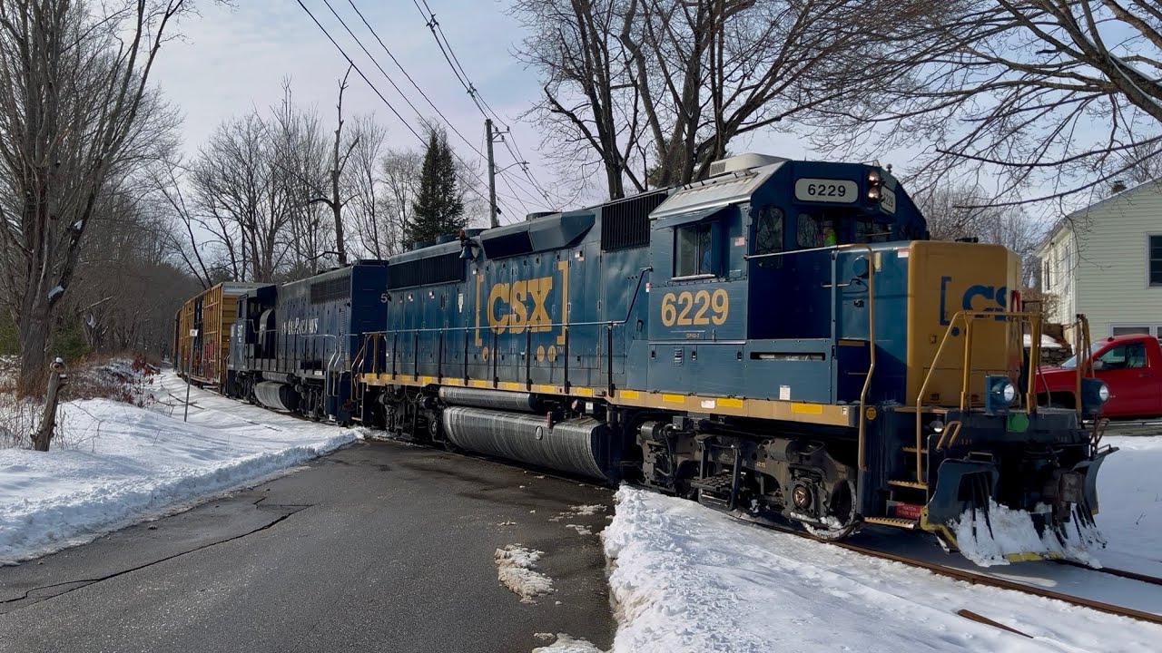 CSX CSXT 6229 and Pan Am Railway MEC 517 at Barberry Lane Crossing - YouTube