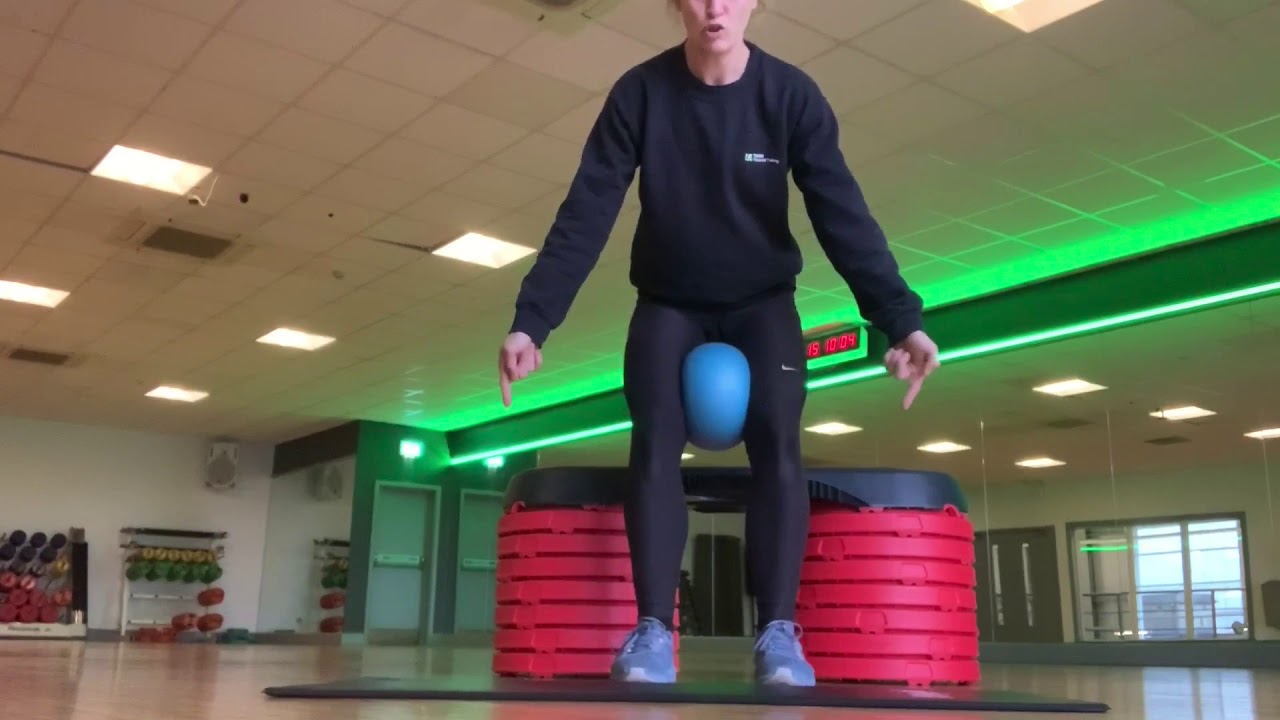 Squat with ball squeeze - to understand the actions of the pelvis ...